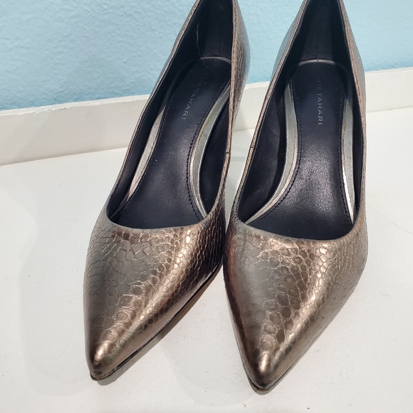 Elie Tahari | Shoes | Classic Shiny Metallic Elie Tahari Snake Print ...
